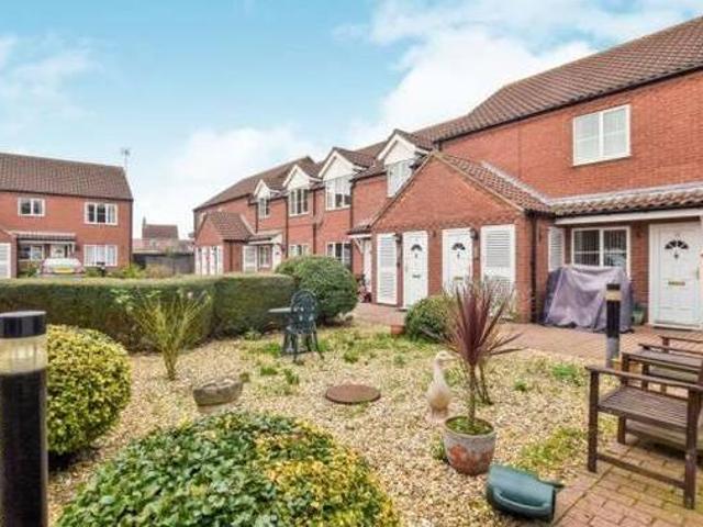2 bedroom flat for rent in 26 Sutton Court Skegness Lincolnshire PE25