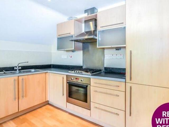 2 Bedroom Flat For Rent In 28 Clarendon Road, Sale