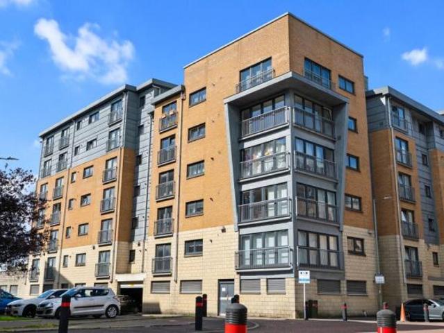 2 bedroom flat for rent in 2 Barrland Court, Glasgow, G41