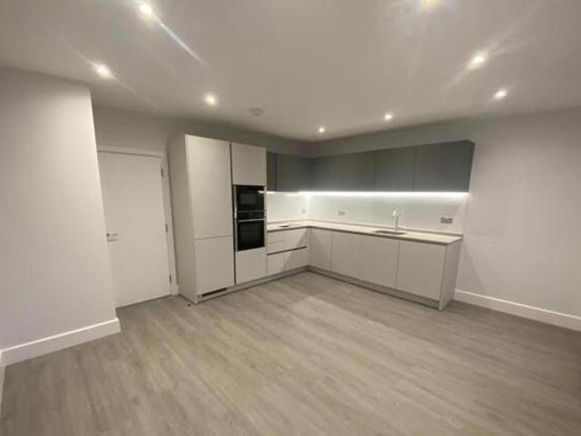 2 Bedroom Flat For Rent In 2 Bathroom Flat – Marriott Road