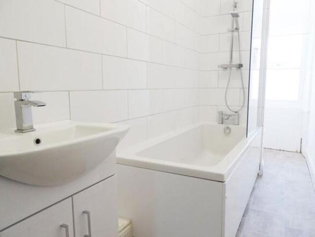 2 bedroom flat for rent in 2 bed unfurnshed @ Partickhill Road, G11
