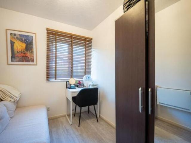 2 bedroom flat for rent in 2 bed flat to rent in Gresham Way, Wimbledon Park SW19
