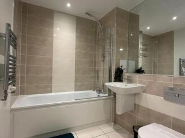 2 bedroom flat for rent in 2 Bedroom, 2 Bathroom Flat – Lapwing Heights, Waterside Way, Tottenham Hale N17
