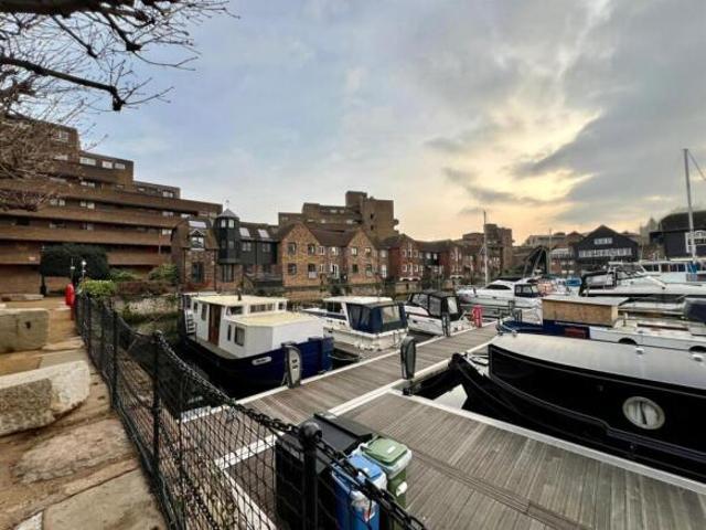 2 bedroom flat for rent in Two Bedroom Apartment For Rent in Thomas More Street, Wapping, E1W £3,500 PCM, E1W