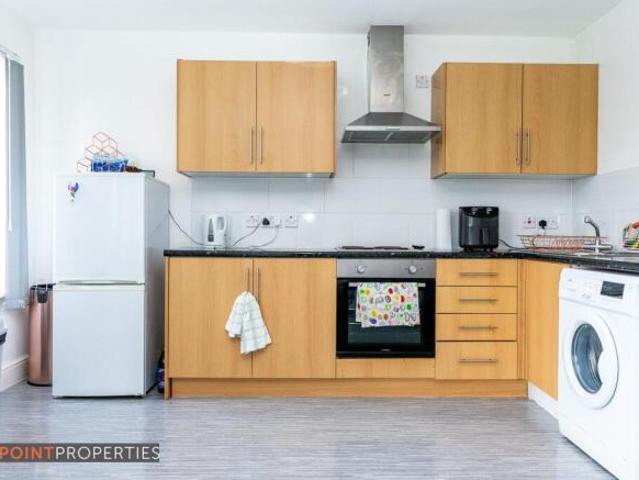 2 bedroom flat for rent in 2 Bedroom Flat, Berwick Street, L6