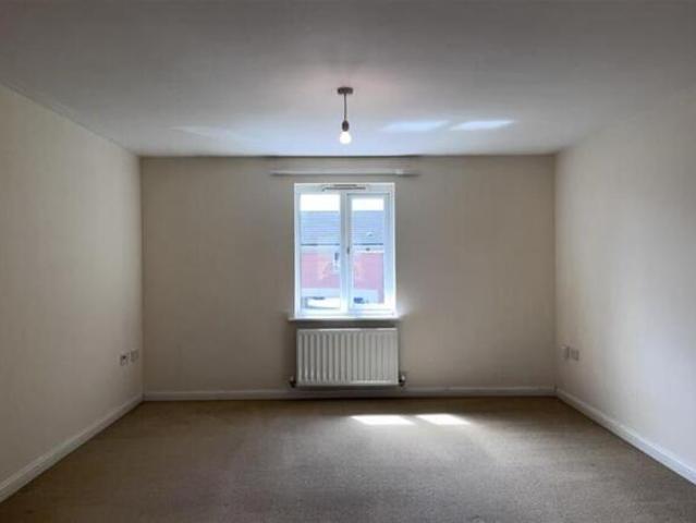 2 bedroom flat for rent in 2 bedroom property in Ffordd James Mcghan, Grangetown, Cardiff, CF11