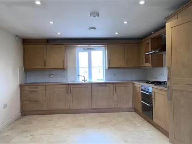 2 bedroom flat for rent in 2 bedroom property in Ffordd James.