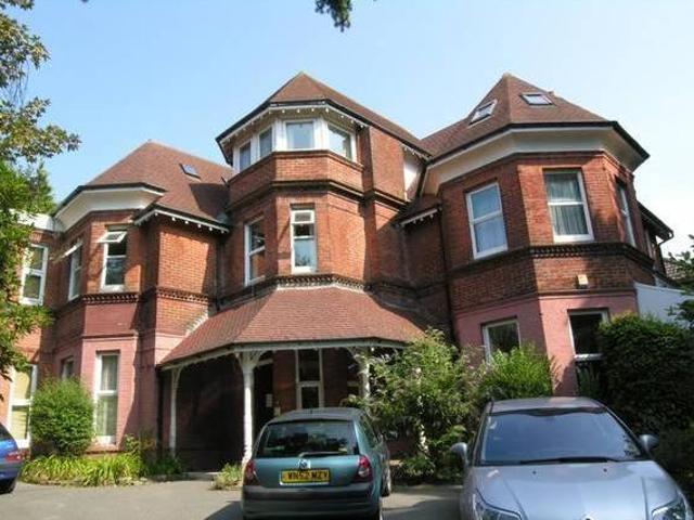 2 bedroom flat for rent in 2 bedroom Top Floor Flat in Meyrick Park BH3