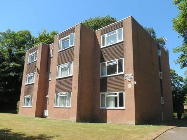 2 bedroom flat for rent in 2 bedroom Top Floor Flat in Winton BH3