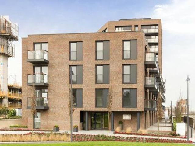 2 Bedroom Flat For Rent In 2 Duke Of Wellington Avenue