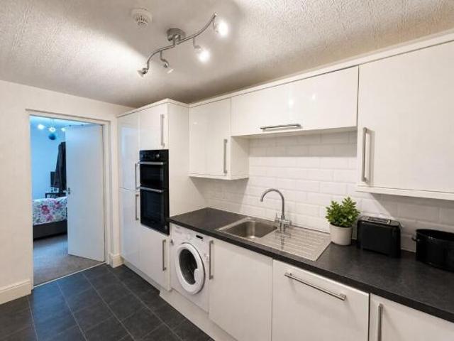 2 bedroom flat for rent in 2 x £155pw, Daisy Bank Road, Manchester, Greater Manchester, M14