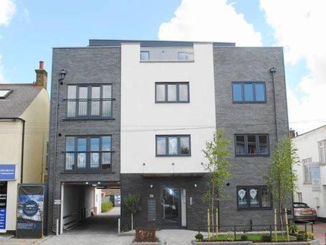 2 bedroom flat for rent in 32 East London Road SS7