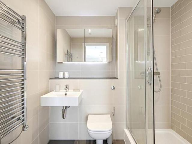 2 bedroom flat for rent in 37 Holdenhurst Road Bournemouth BH8