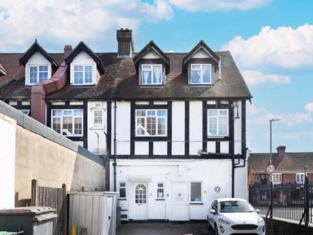 2 bedroom flat for rent in West Barnes Lane, New Malden, KT3