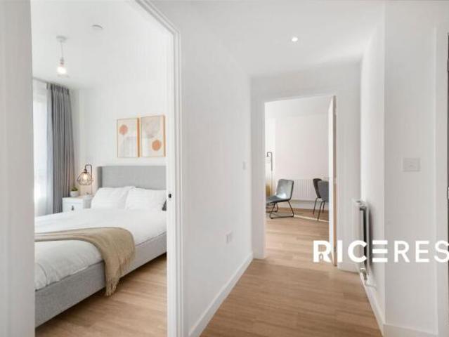 2 bedroom flat for rent in 373 Horn Lane Acton, London, W3