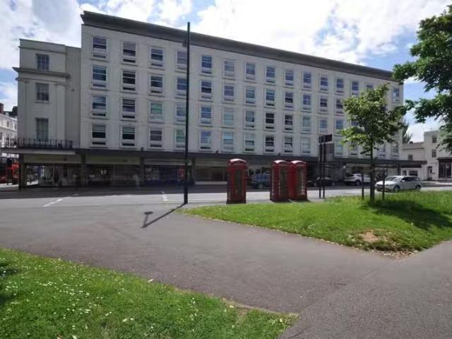 2 bedroom flat for rent in 39 The Space, Clarendon Avenue, CV32