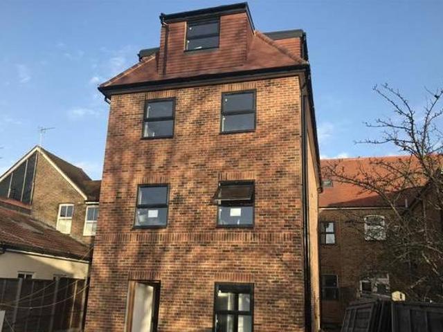 2 bedroom flat for rent in 3 Alpha Mews TW20