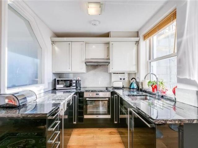 2 bedroom flat for rent in Tadmor Street, London, W12