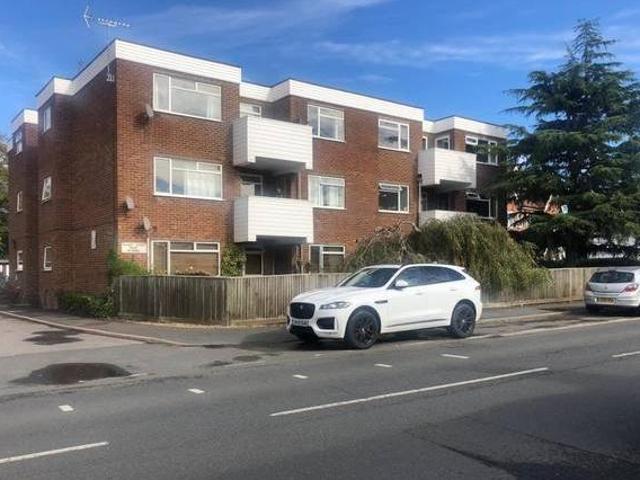 2 bedroom flat for rent in Talbot Court St Leonards Road Windsor SL4