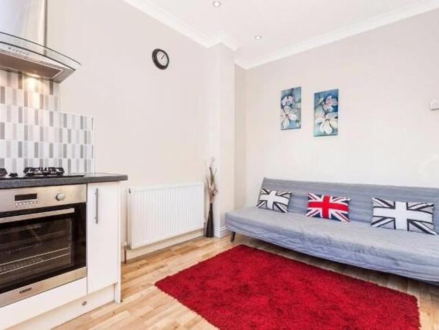2 bedroom flat for rent in Talgarth Road, Barons Court, London, W14