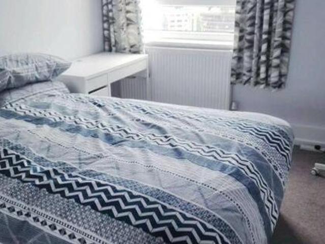 2 Bedroom Flat For Rent In Talgarth Road, London