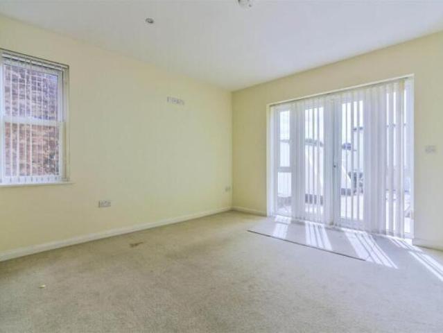 2 bedroom flat for rent in Tarring Road, Worthing, BN11