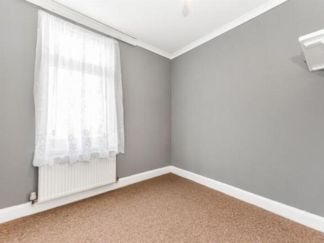 2 bedroom flat for rent in Tavistock Avenue, Walthamstow, E17