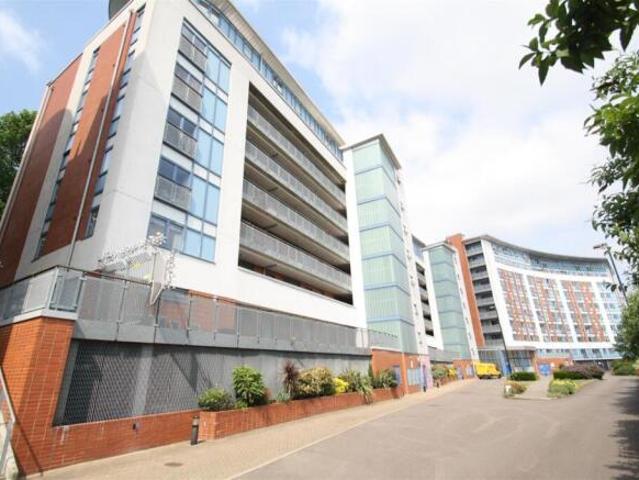 2 bedroom flat for rent in Tay Court, Meath Crescent, E2