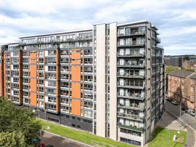 2 bedroom flat for rent in Templeton Court, Glasgow Green, Gla.