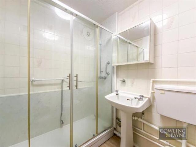 2 bedroom flat for rent in Temple Court, Pantile Avenue, Southend On Sea, SS2