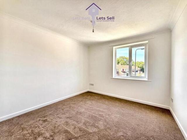 2 bedroom flat for rent in Tenterton Avenue, SO19