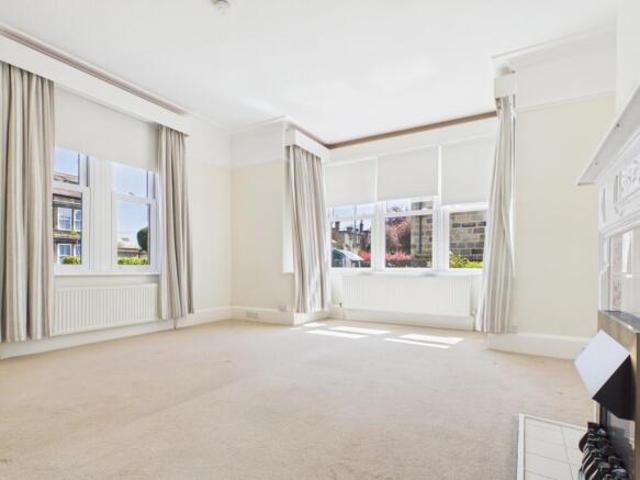 2 bedroom flat for rent in Tewit Well Road, Harrogate, HG2