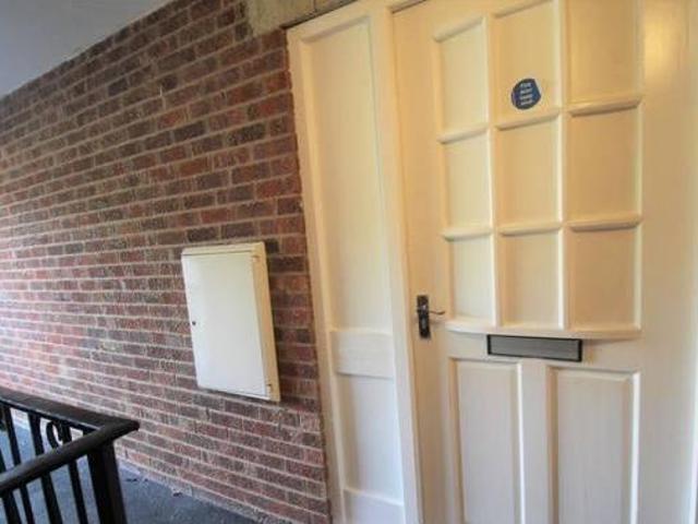 2 bedroom flat for rent in Thorgam Court Grimsby DN31
