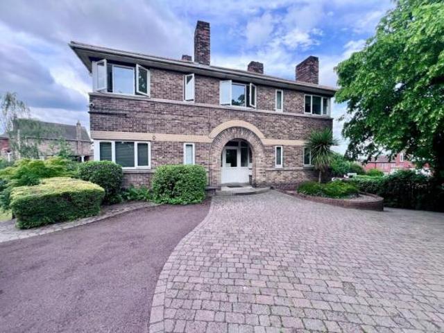 2 bedroom flat for rent in Thorne Road, Wentworth Lodge, DN2