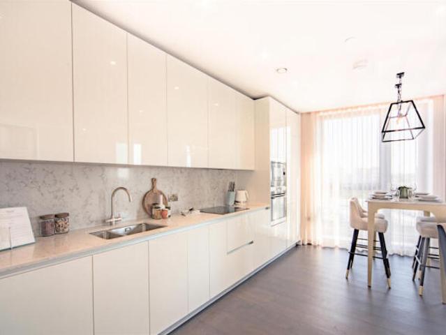 2 bedroom flat for rent in Thornes House, Nine Elms, London, SW11