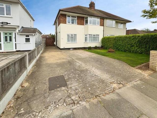 2 bedroom flat for rent in Thornford Gardens, Southend On Sea, SS2