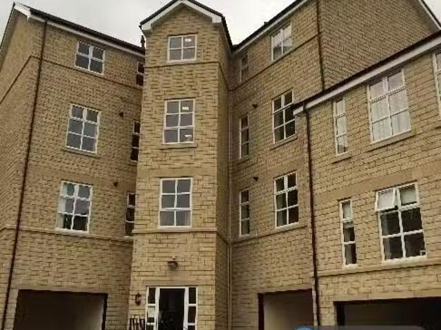 2 bedroom flat for rent in Thornton, West Yorkshire, BD13