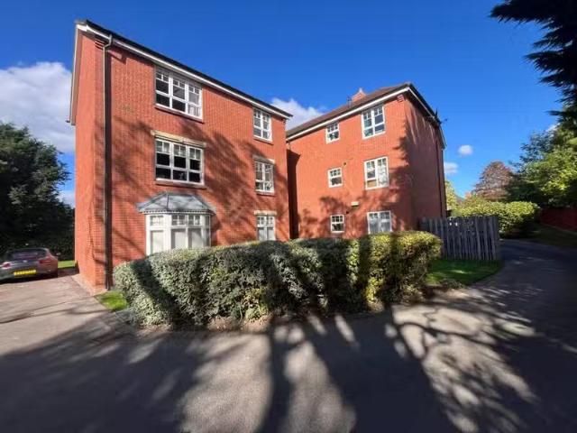 2 bedroom flat for rent in Thorpe Court, Solihull, West Midlan.