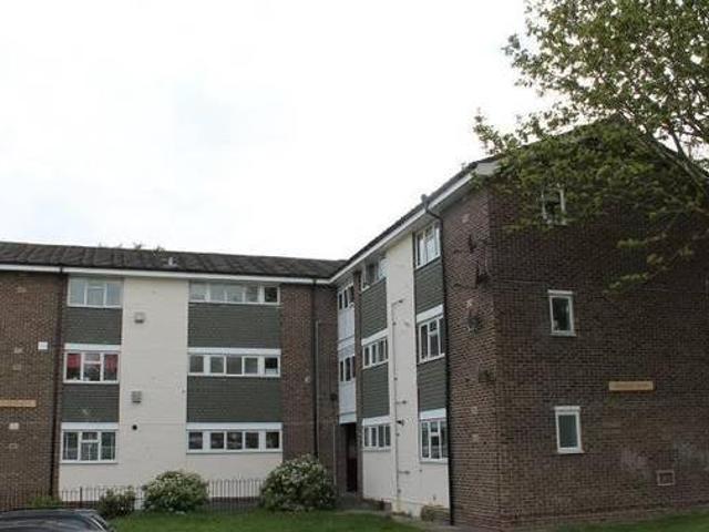 2 bedroom flat for rent in Thaxted Bold Woodland Avenue Hutton Essex CM13 1DD CM13