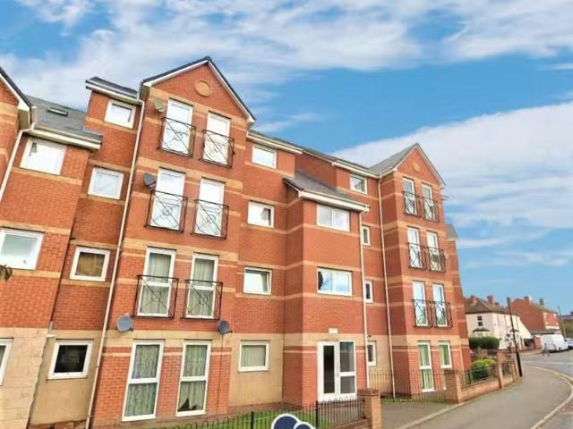 2 bedroom flat for rent in Thackhall Street, Stoke Village, Co.