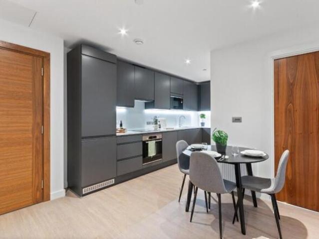 2 bedroom flat for rent in Thames Quarter, Napier Road, Reading, RG1