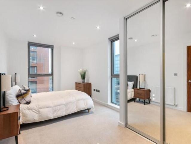 2 bedroom flat for rent in Thames Quarter, Napier Road, Reading, RG1