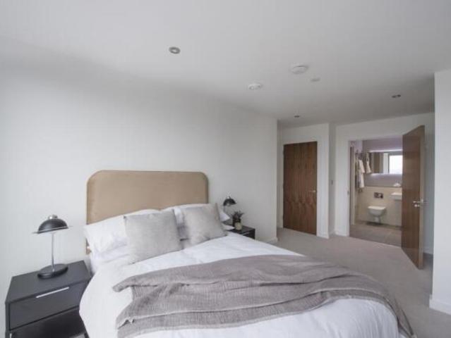 2 bedroom flat for rent in Thames Quarter, Reading, RG1