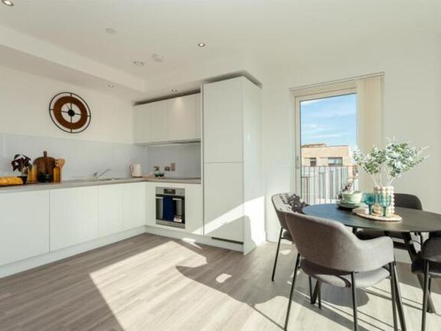 2 bedroom flat for rent in Thames Road London E16 2zh, 20 Thames, E16