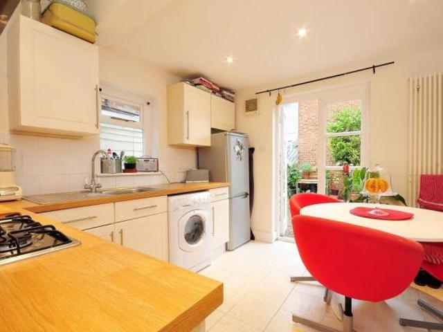 2 bedroom flat for rent in Thames Road, Strand on the Green, London, W4
