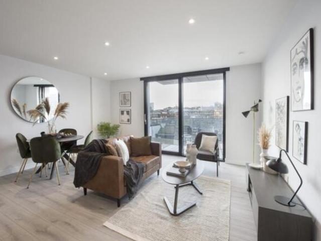 2 bedroom flat for rent in The Courtyard Circus Street BN2
