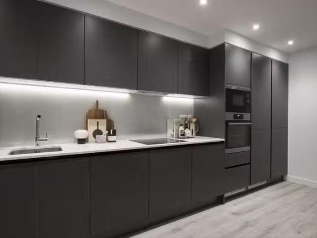 2 bedroom flat for rent in The Courtyard Circus Street BN2