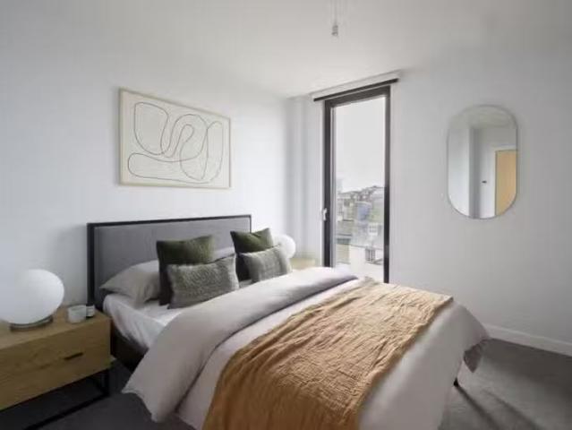 2 bedroom flat for rent in The Courtyard Circus Street BN2