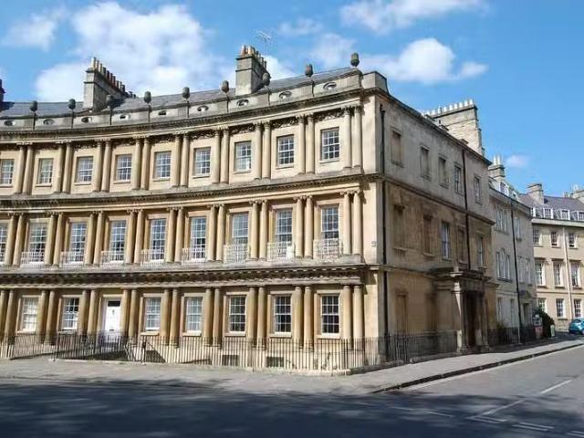 2 bedroom flat for rent in The Circus, BA1