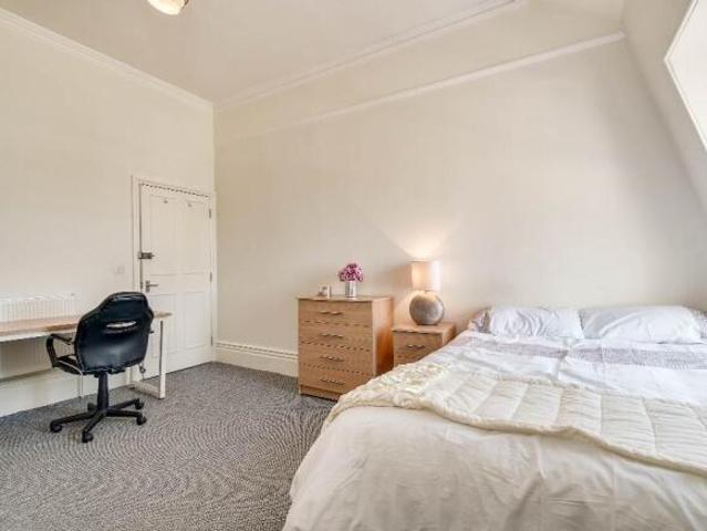 2 bedroom flat for rent in The Crescent, Plymouth, Devon, PL1